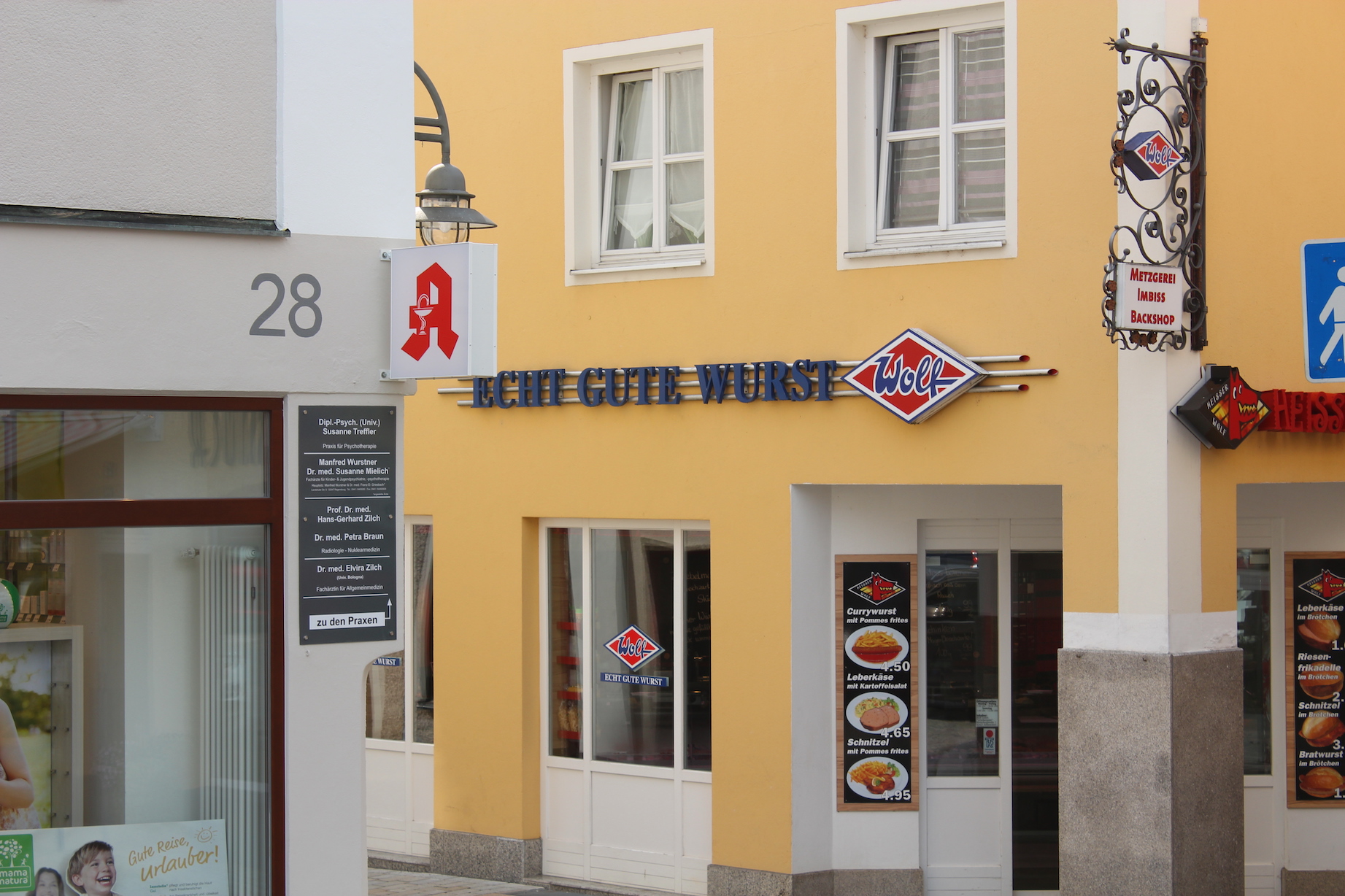 Leuchtende Apothekenwerbung - Beispiele für Apo Lichtwerbung